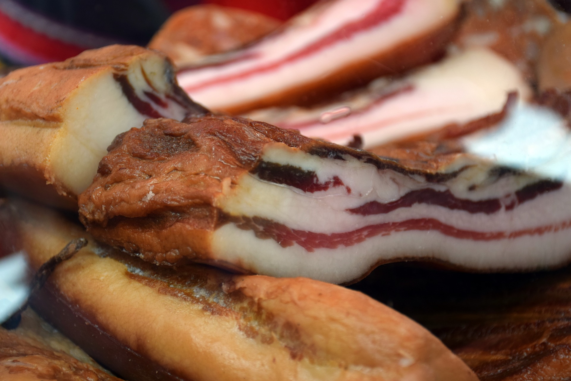 Bekon a boczek włoski – czym się od siebie różnią? - iptak.pl